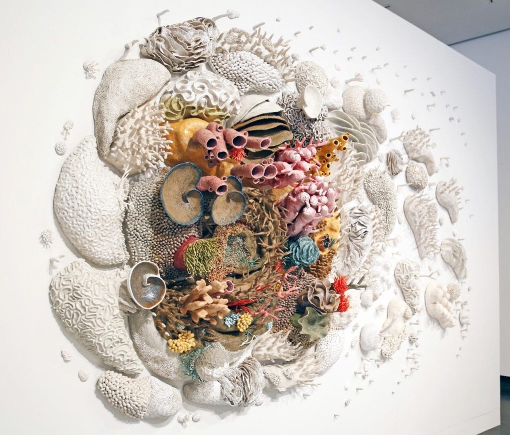 "Our Changing seas", una obra de Courtney Mattison - Revista Estilo Propio