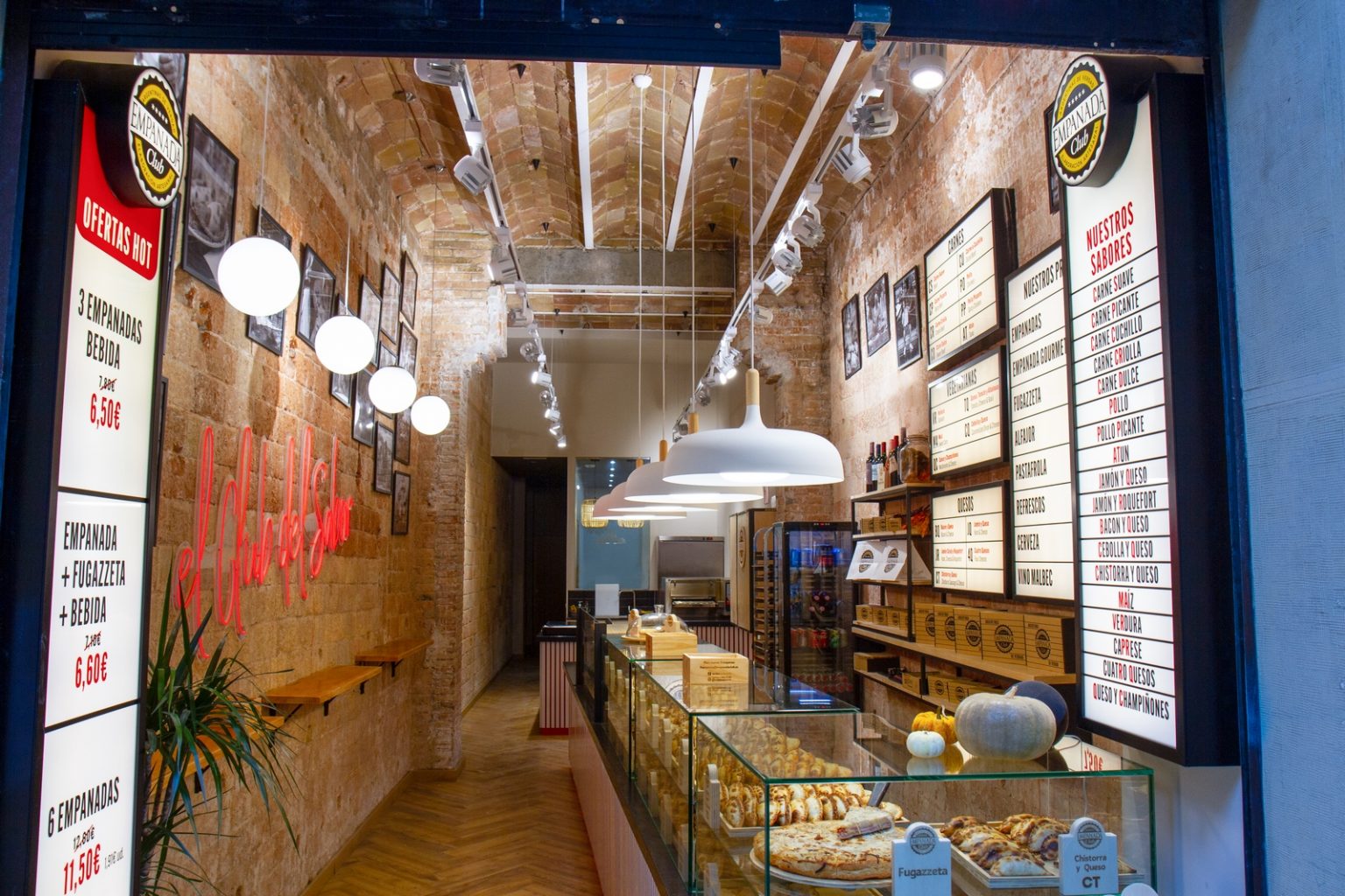 118 STUDIO CREA LA NUEVA IMAGEN DE LAS TIENDAS “EMPANADA CLUB” CON UN ...